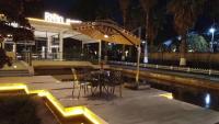 China Waterproof Polyester Fabric Garden Umbrella Parasol for Outdoor in Luxury Restaurant Cafe Hotel for sale