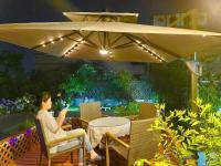 China Waterproof Polyester Fabric Garden Umbrella Parasol for Outdoor in Luxury Restaurant Cafe Hotel for sale