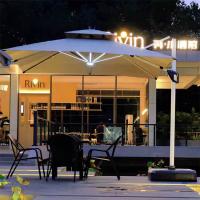 China Aluminum Pole Customized Color Garden Cantilever Umbrella for Customized Outdoor Space for sale