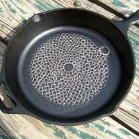 China Stainless Steel 316 Wire Mesh Curtain Cast Iron Pan Chainmail Scrubber Round Shape for sale