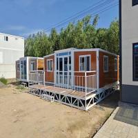 China Steel Door Four Bedrooms One Bathroom Luxury 20 40ft Prefab Folding Container Homes for sale