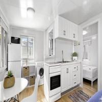 China Steel Door Four Bedrooms One Bathroom Luxury 20 40ft Prefab Folding Container Homes for sale