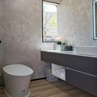 China Bedroom Prefabricated Space Capsule Container House Cabin House and Aluminum Window for sale