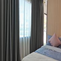 China Hotel Prefab Modular Mobile Shipping Container House Utilizing Galvanized Steel Frame for sale