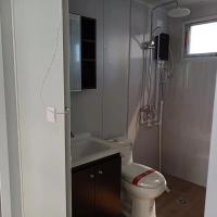 China Mobile Living Container House Luxury Expandable 20 40ft with Kitchen Bathroom Shower for sale