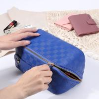 China Portable Travel Cosmetic Bag Plaid Checkered Waterproof With Handle And Divider for sale