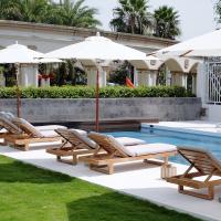 China Customized Luxury Pool Teak Wood Lounge Chair Lesiure Bed for sale