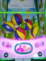 China Lottery Basketball Shooting Game Machine 110V / 220V Voltage Metal Material for sale
