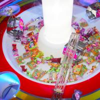 China Coin Operated Gift Vending Machine / Mini Candy Crane Claw Machine for sale