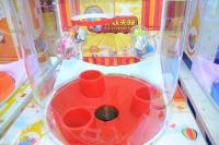 China Crazy Capsule Toys Vending Prize Game Machine With 1 Year Warranty for sale
