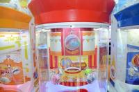 China Crazy Capsule Toys Vending Prize Game Machine With 1 Year Warranty for sale