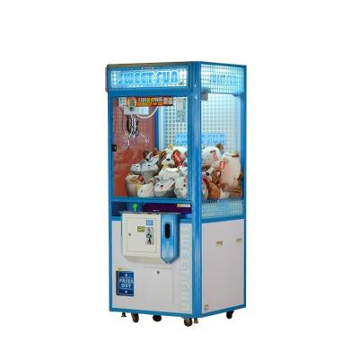 China Small Gift Vending Machine Size 780*860*1900mm / Claw Toy Grabber Machine for sale