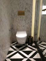 China Hygienic Bathroom Sanitary Ware Freestanding White Toilet Bowl Ceramic 50kg for sale