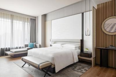 China OEM ODM Eco Friendly Hotel Room Furniture Set Packages Space Saving for sale