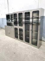 China Steel-Made Anti-Corrosion Hospital Treatment Room Furniture Includes Treatment Cabinets and Tables for sale