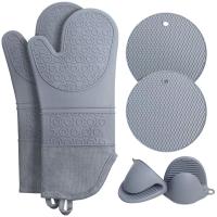 China Heat Resistant Oven Mitts and Pot Holders Set Non-Slip Kitchen Gloves for sale