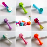 China Bulk Hand-operated Facial Cleansing Brush | Double-sided Soft Bristles & Silicone Pore Cleansing Brush Wholesale for sale