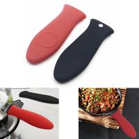 China Factory Wholesale 3-Piece Silicone Heat Insulation Pot Handle Cover, Sharp & Rounded Corners, Integrated Pot Scraper for sale
