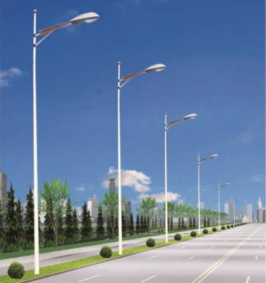 China Galvanized Steel Single Arm Street Light Pole Customizable Height for Outdoor Lighting for sale