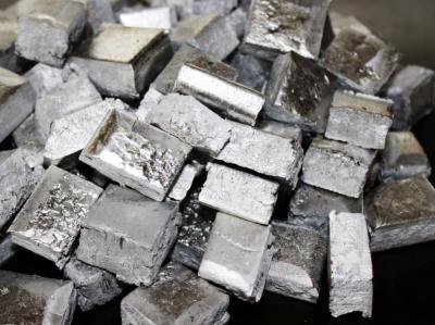 China Aluminium Tungsten Master Alloy Ingot 2.5-15% W for Wear Resistance Thermal Stability for sale