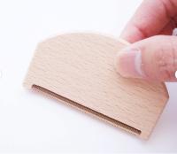 China Wooden Cashmere Sweater Comb 7.5x4.5cm Fuzz Remover for Wool Fabric Pilling for sale