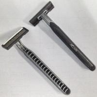 China R311 Rubber Handle Triple Blade Disposable Shaving Razor with Lubricant Strip 3 Count for sale