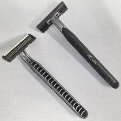 China R311 Rubber Handle Triple Blade Disposable Shaving Razor with Lubricant Strip 3 Count for sale