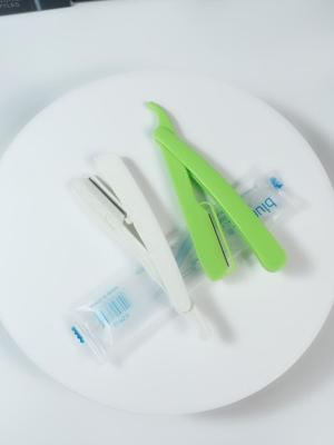 China Plastic Disposable Barber Razor with Stainless Steel Blade HV700 Hardness for sale