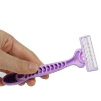 China Wholesale Disposable Triple Blade Razor with Lubricating Strips 6g Stainless Steel for sale