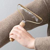 China Portable Wooden Lint Remover with Pure Copper Head 14cm Width for Clothing Furniture for sale