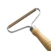 China Portable Wooden Lint Remover with Pure Copper Head 14cm Width for Clothing Furniture for sale