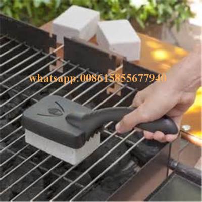 China Better Grillin Scrubbin Stone Grill Cleaner Handle-Protect Hands & Nails when Scouring Grill/Griddle with Scrubbin Stone for sale