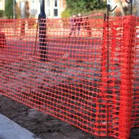 China 4ft x 100ft 14Lb Orange HDPE Safety Snow Fence UV Stabilized Construction Barrier for sale