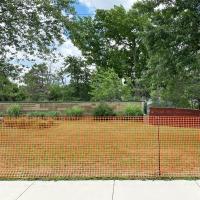 China 4ft x 100ft 14Lb Orange HDPE Safety Snow Fence UV Stabilized Construction Barrier for sale