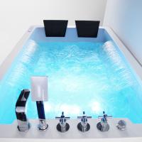 China Whirlpool Acrylic Massage Bathtub M1813-D Pure Sanitary Grade ISO9001 for sale