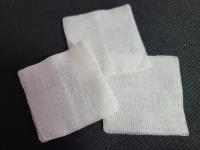 China 8ply 10cmx10cm Medical  Gauze Swabs Good Absorbent 100% Cotton Folded Edge for sale