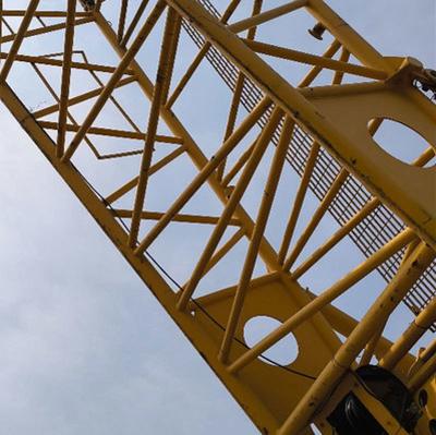 China 24-84 M Tower Jib Length Hydraulic Crawler Crane With 0-3rpm Rotation Speed And 35% Max Gradeability for sale
