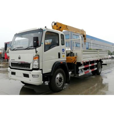 China Sinotruk HOWO 5 Ton Truck Mounted Telescopic Boom Crane 12m Lifting Height for Construction for sale