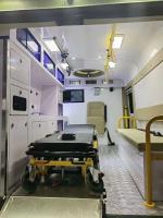 China IIVEC 4x2 Diesel Ambulance 5370mm ICU Rescue Vehicle with Negative Pressure System for sale