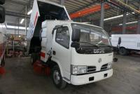China Compact 5 Ton Vacuum Sweeper Truck 3 CBM Water Tank 1.5 CBM Garbage Tank for Pedestrian Area for sale