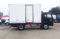 China HOWO 4 Ton 5 Ton Refrigerated Truck for Frozen Fish Meat Transport 120 HP for sale