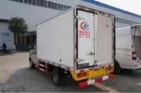China Foton Mini Refrigerated Food Freezer Van Truck 1 Ton 2 Ton Diesel Euro V for sale