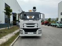 China Isuzu Giga Hino 700 4X2 Folding Arm Crane 8 Ton Truck Mounted with Telescopic Boom for sale