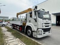 China Isuzu Giga Hino 700 4X2 Folding Arm Crane 8 Ton Truck Mounted with Telescopic Boom for sale