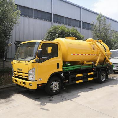 China ISUZU 6000 Liters Vacuum Sewage Suction Tanker Truck 6 Tons 4x2 Euro V for sale