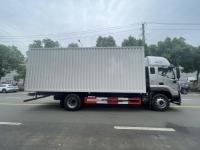 China 4x2 300 hp Medium-duty Box Truck (Diesel-powered) for sale