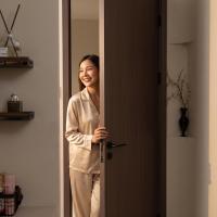 China Noise-Reducing Custom Solid Core Doors Flat Panel Solid Core Door Moisture-Resistant Versatile Home for sale