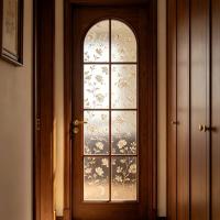 China Custom Solid Wood Interior Door with Decorative Glass Panel, Luxury Wooden French Door for Home Villa Bedroom Entry Door for sale
