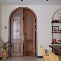 China Customize Security Solid Wood Interior Door with Well Sealed Design and Custom Wooden Door Options for sale