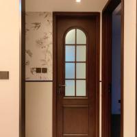 China Modern Glass Panel Lacquered Solid Wood Interior Door Swing Style for Hotel and Kitchen Use for sale